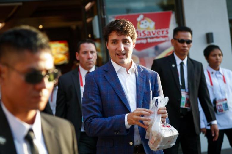 'Can I get it to go?': Canada's Trudeau charms Manila while ordering ...