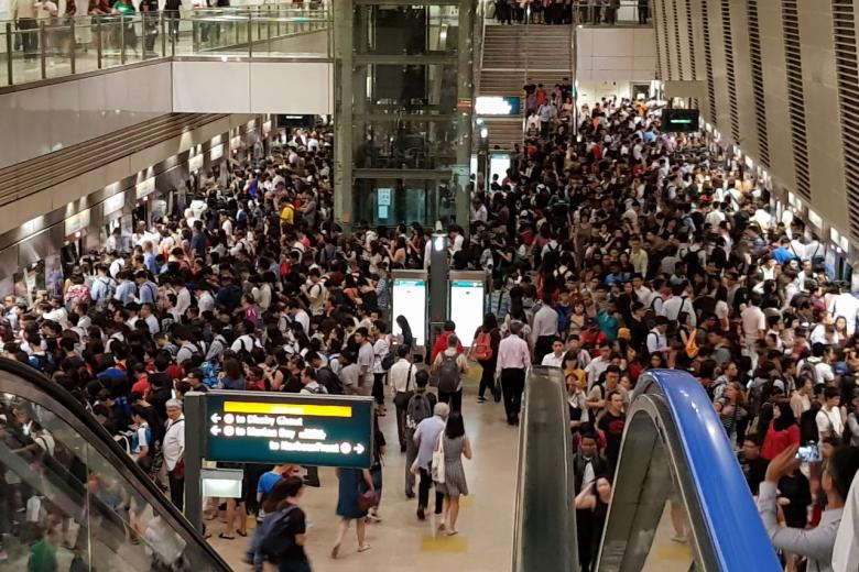 Separate faults delay trains on Circle Line, East-West Line on ...
