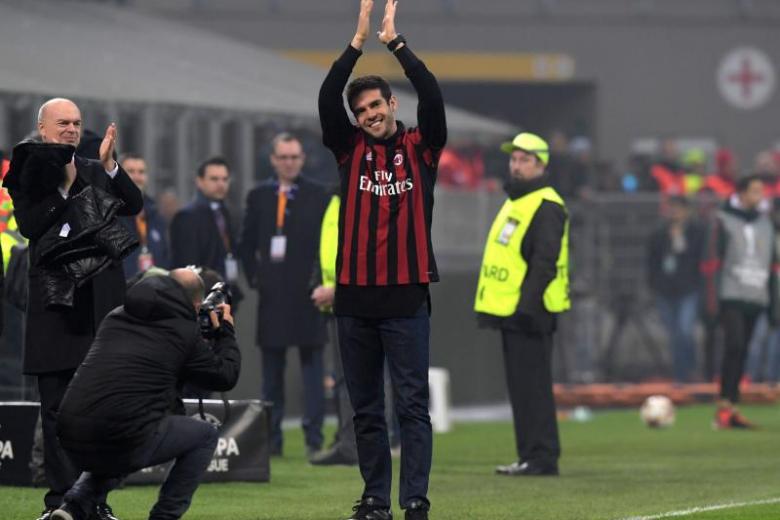 Football: Brazilian star Kaka announces retirement | The Straits Times