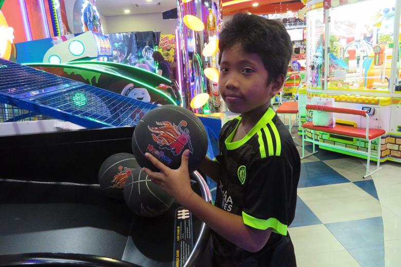 10-year-old boy gets the chance to go to the arcade for the first time ...