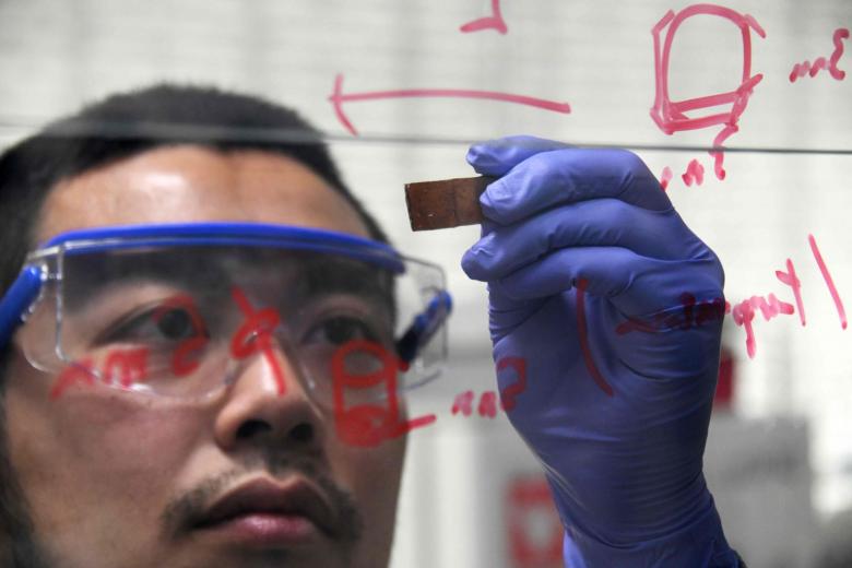 Japanese researcher develops self-healing glass that could triple life ...