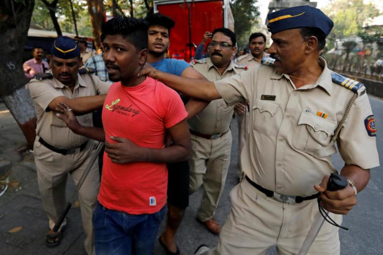 Striking Indian low-caste workers bring chaos to Mumbai | The Straits Times