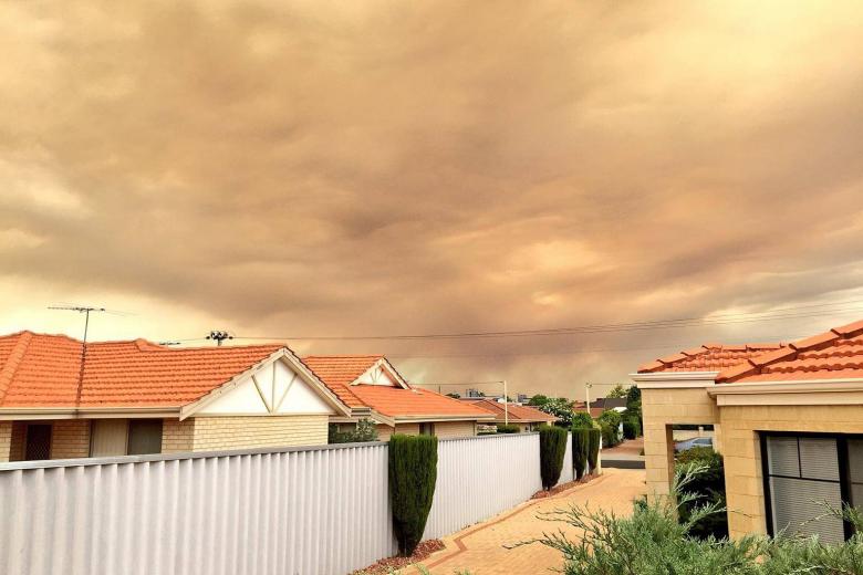 Smoke and ash from bushfire cast eerie pall over Perth | The Straits Times