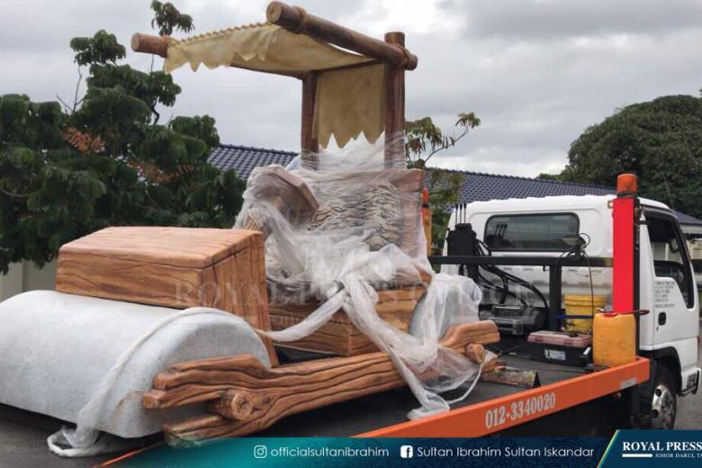Yabba, dabba, doo! Johor Sultan receives Flintstones car replica | The ...