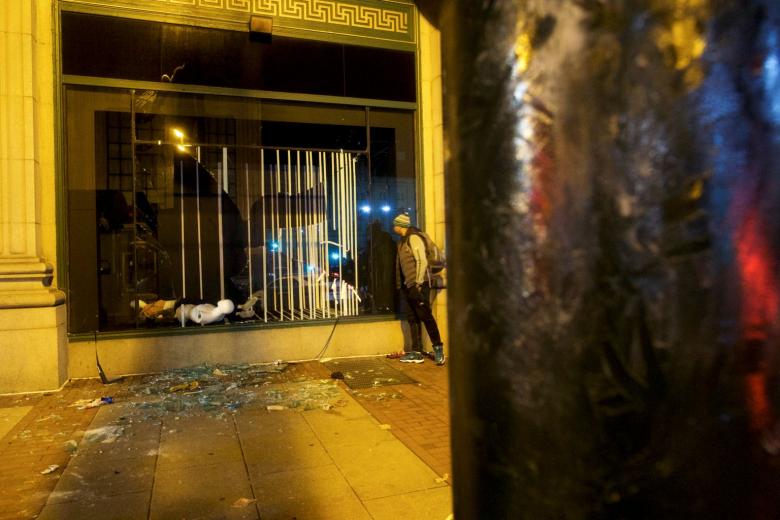 American Football: Riots erupt in Philadelphia after the Eagles' first ...