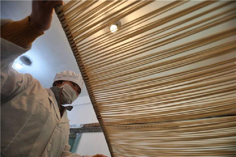 72 steps to make Suiyang's famous handpulled noodles | The Straits Times