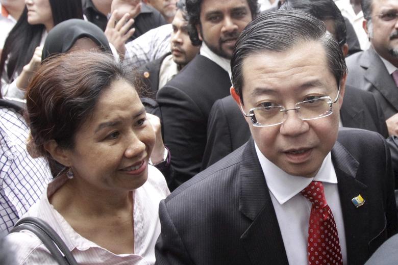 Penang Chief Minister Lim Guan Eng hits back with photos of BN leaders ...