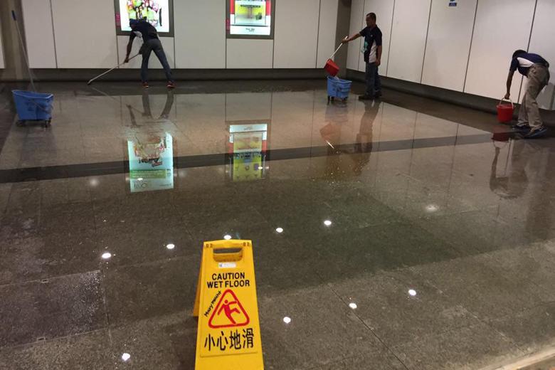 Rainwater seeps into Marymount MRT Station during heavy downpour in ...
