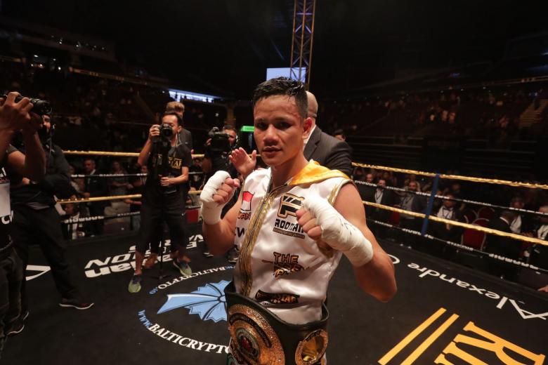 Boxing: Singapore featherweight boxer Ridhwan fends off Philippine ...