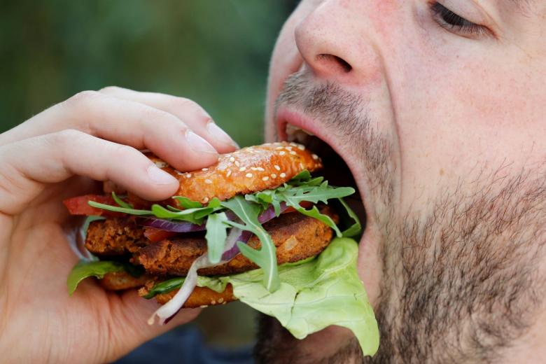 German shoppers sample burgers made of buffalo worms | The Straits Times