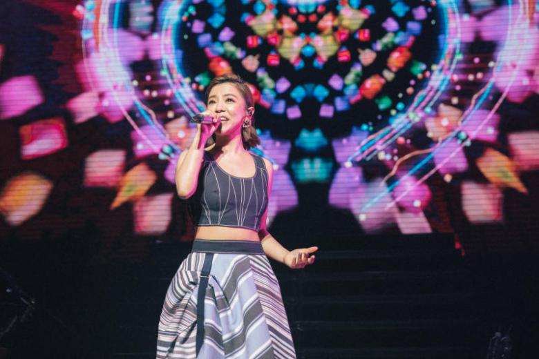 Della Ding Dang's concert was an emotional journey of heartbreak and ...