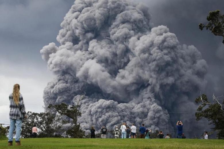 'Ballistic blocks' shot from Hawaii volcano could mark onset of ...