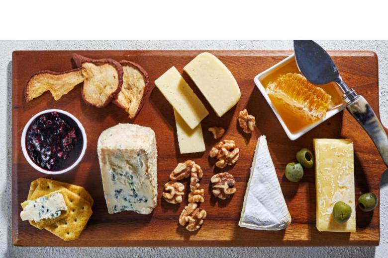 4 easy steps to building a perfect cheese platter for dinner parties ...