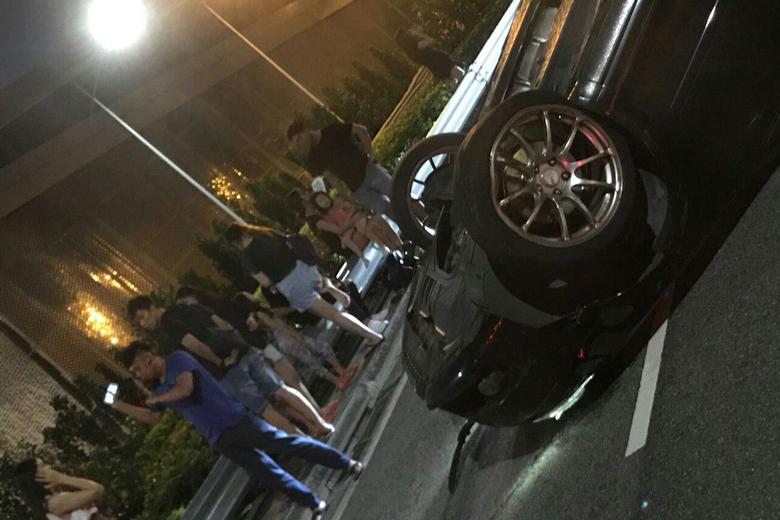 7 people, including 3 kids, taken to hospital after four-car chain ...