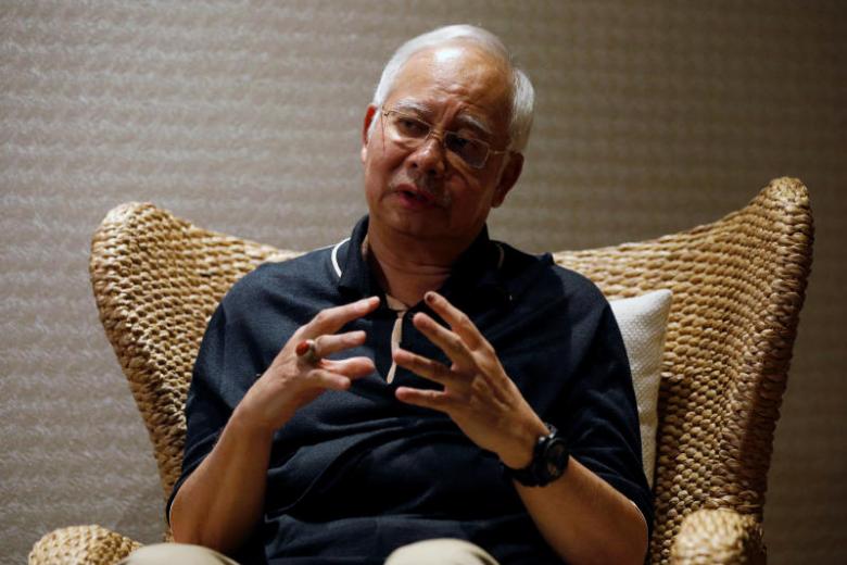 Najib says he and his wife Rosmah get many gifts, dismisses S$300m ...