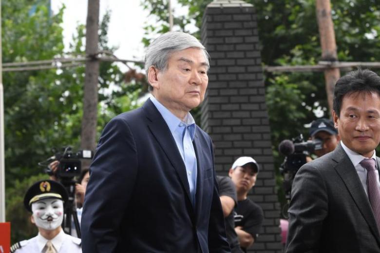 South Korean prosecutors seek arrest warrant for Korean Air chairman ...