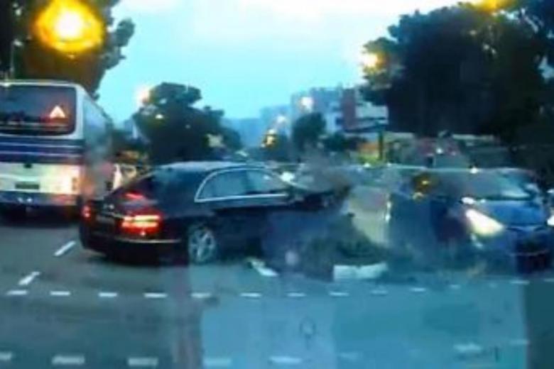 Car crashes into traffic light, falling pole hits second car | The ...