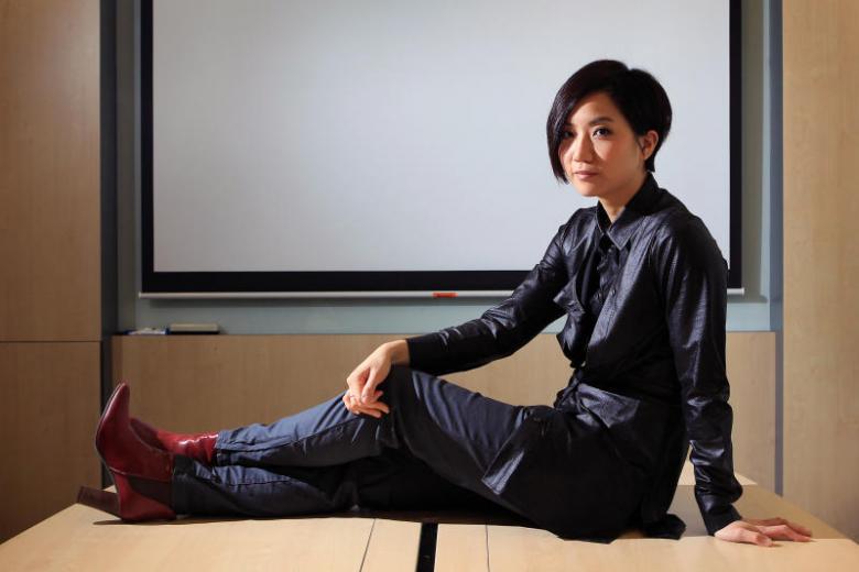 Hong Kong pop star Ellen Joyce Loo dies in fall from building at age 32 ...