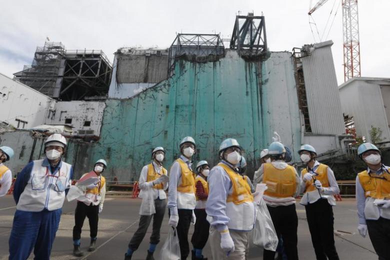 Japan acknowledges first radiation death among Fukushima workers | The ...