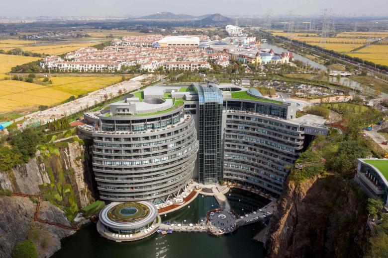 This place is the pits: China opens luxury hotel in quarry | The ...