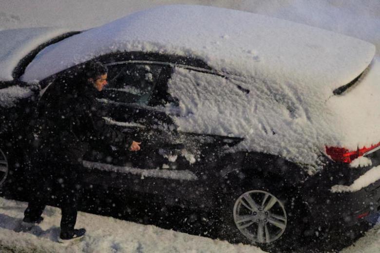 Heavy snow hammers mid-west US after holiday weekend | The Straits Times