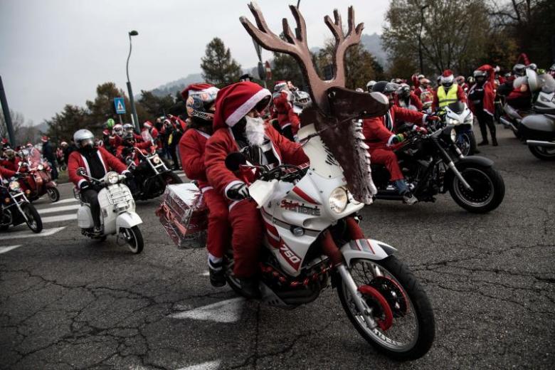 Santas rally for charity in Italy | The Straits Times