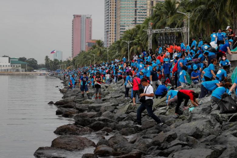 Tons of garbage removed from Manila Bay at start of cleanup drive | The ...
