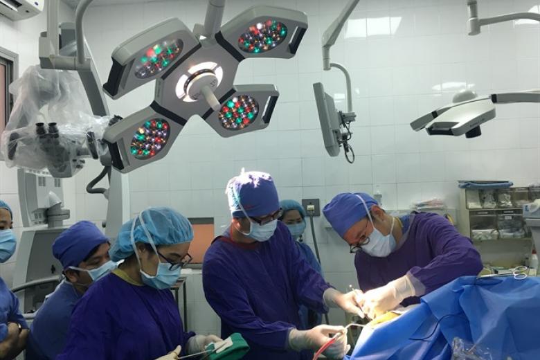 Patient sings during first awake brain surgery in Vietnam | The Straits ...