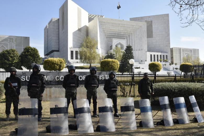 Pakistan's top court tells army to stay out of politics, media | The ...