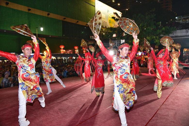 In Pictures: Thousands of performers electrify crowds at bicentennial ...