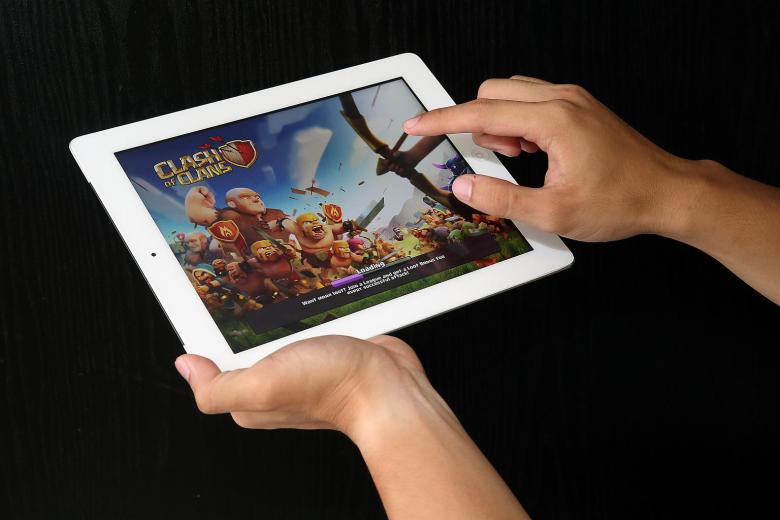 Smartphone makers look to gamers for sales boost | The Straits Times