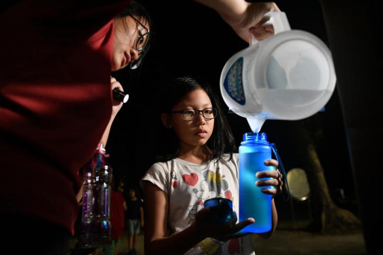Families live on 5-litre water rations for 12 hours | The Straits Times