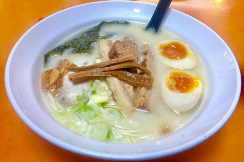 Cheap & Good: Ramen with rich and creamy broth at Maxwell Food Centre ...
