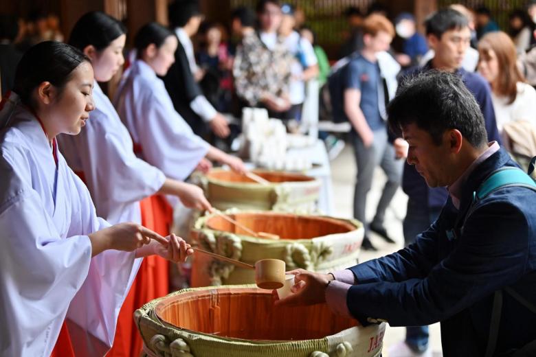 With sake and Shinto rites, Japanese see in new era | The Straits Times