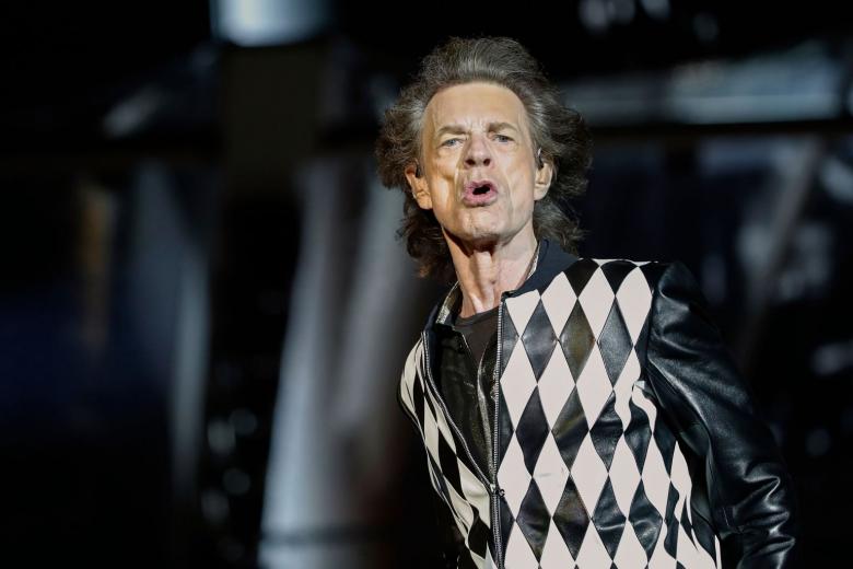 Jumpin' Jack Flash Mick Jagger back on stage after heart surgery | The ...