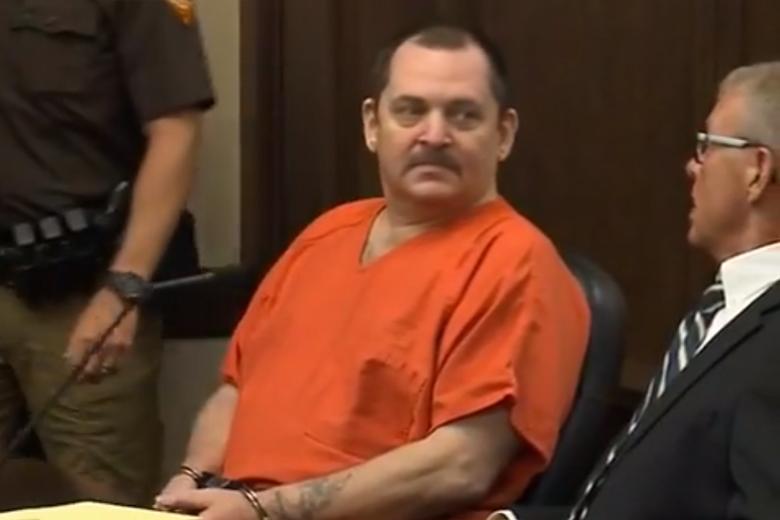 US man slashes own throat during murder trial | The Straits Times