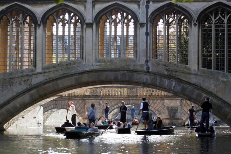 Three-metre python loose in Cambridge, England, police say | The ...