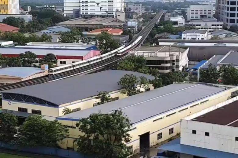 Track fault causes delays on North-South Line | The Straits Times