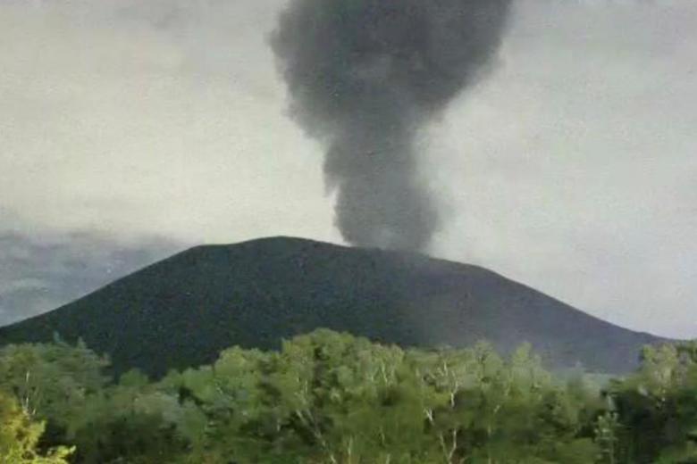 Minor volcanic eruption observed on Japan's Mount Asama, alert level ...