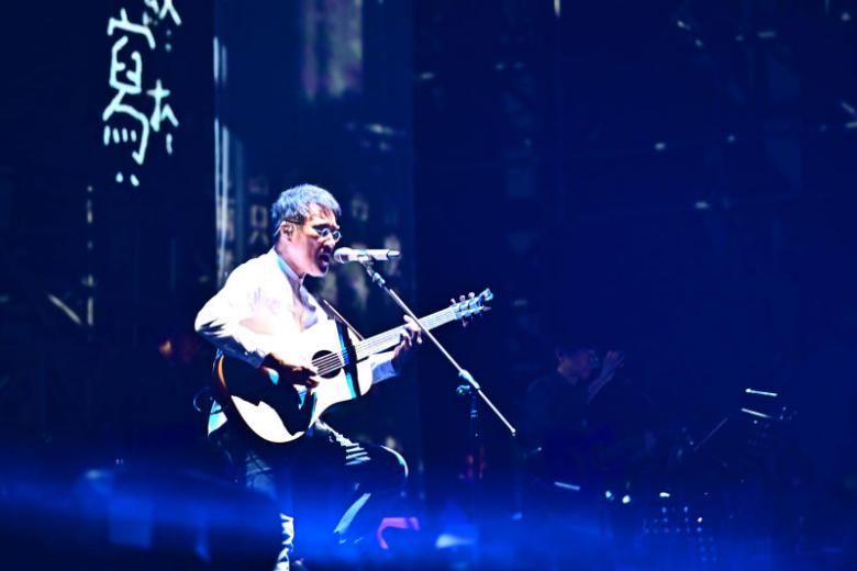 Taiwanese singer-songwriter Jonathan Lee performing in Singapore in ...
