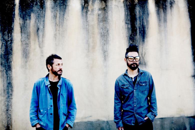 Japanese bassist of Welsh rock band Feeder is an expert in easy ...