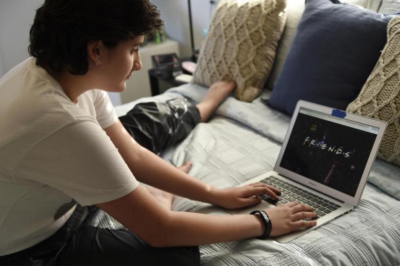 25 years later, a new generation gets immersed in classic sitcom ...