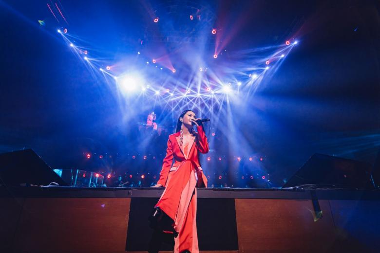 Concert review: Rainie Yang says her husband Li Ronghao's songs are ...