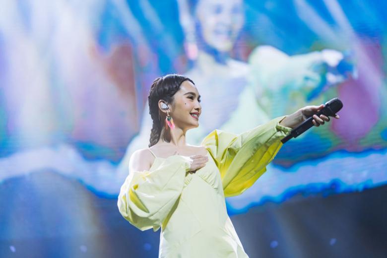 Concert review: Rainie Yang says her husband Li Ronghao's songs are ...