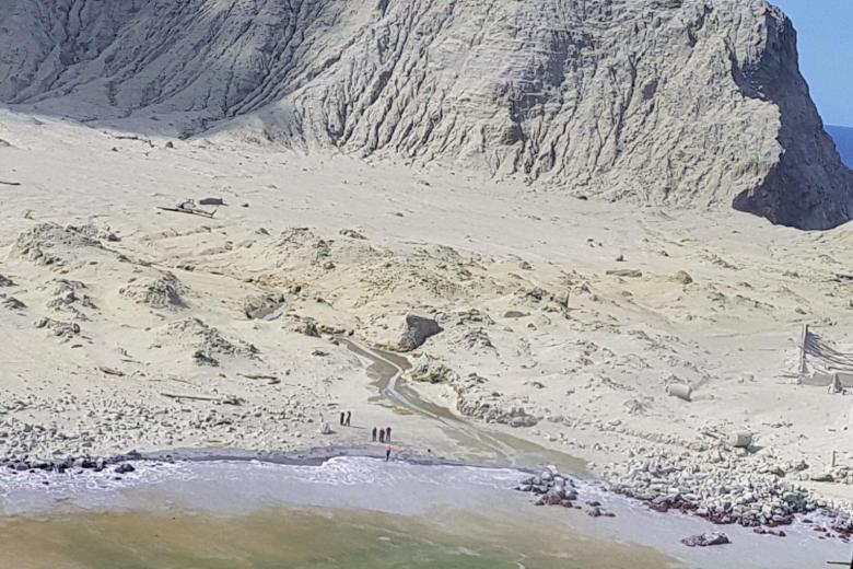 Blanketed in ash, no survivors: Paramedic describes NZ volcano ...