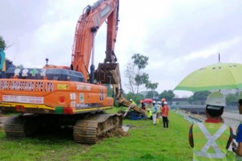 Worker rescued after excavator topples and traps his left leg | The ...