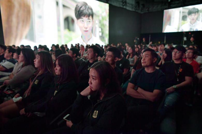 Fans, family and colleagues pay tribute to late actor Aloysius Pang at ...