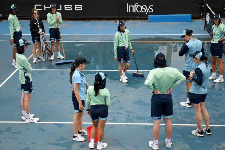 Tennis: After smog, wind, rain, new challenge for Australian Open as ...