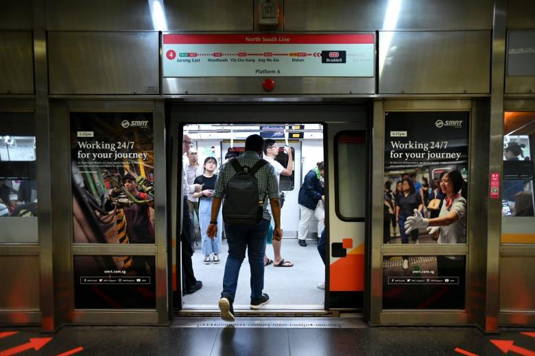Track fault hits North-South MRT Line, slowing train service | The ...