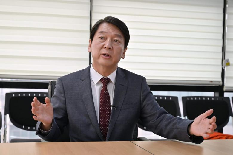 South Korean ex-presidential candidate Ahn Cheol-soo on coronavirus ...